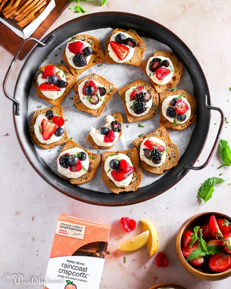 Cracker Crisps with Mascarpone and berries - Worldly Treat