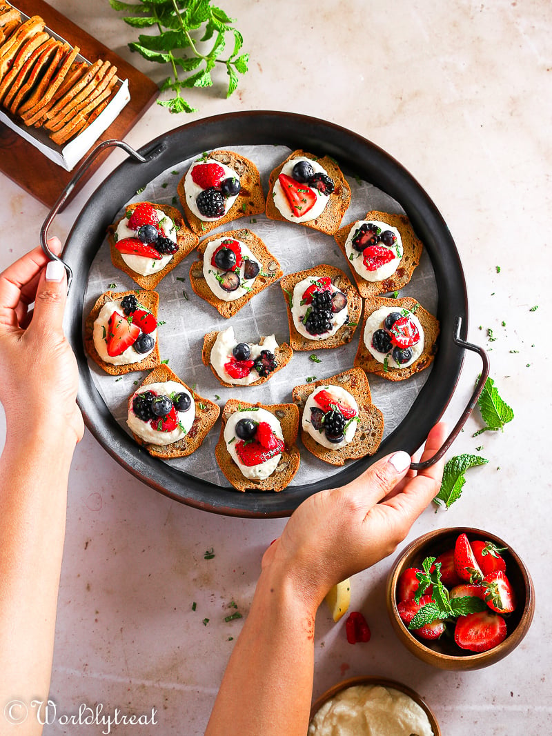 Cracker Crisps with Mascarpone and berries - Worldly Treat