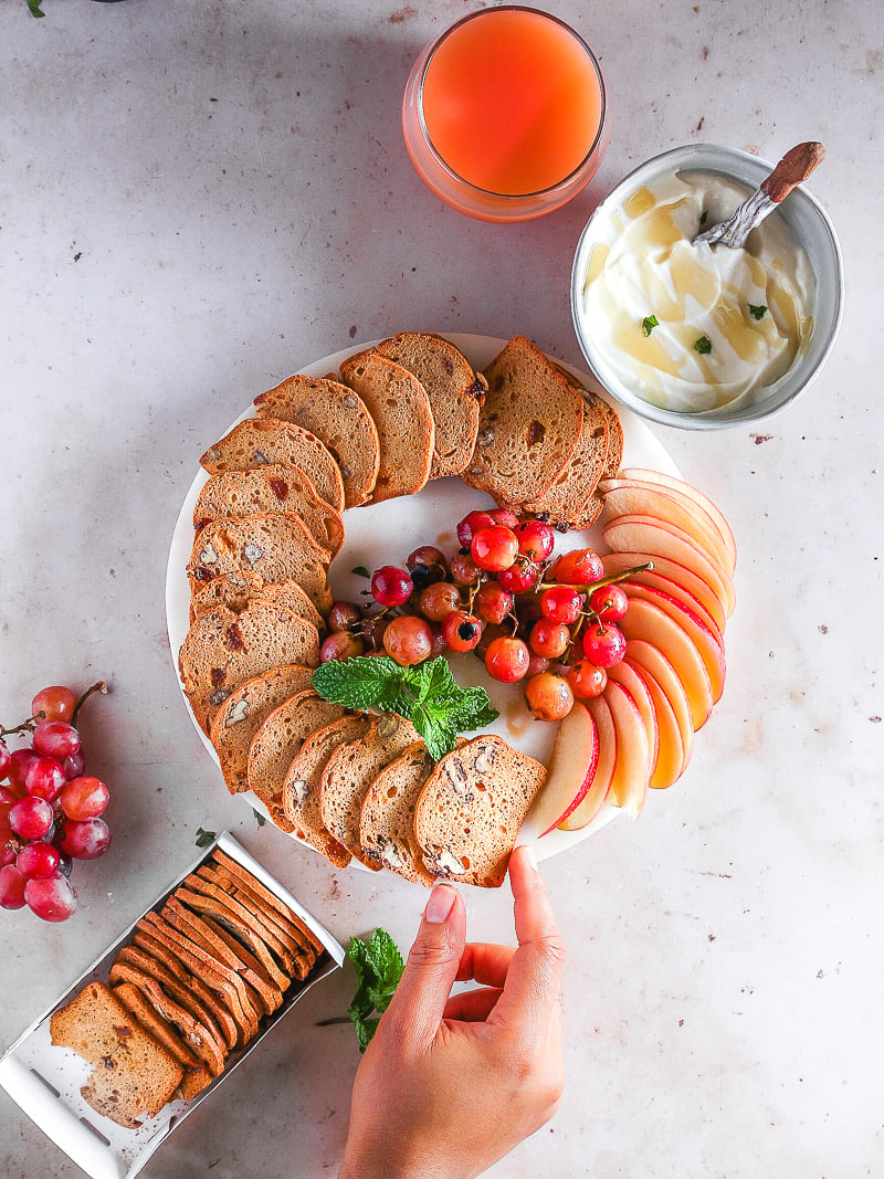 Cracker Crisps with Mascarpone and berries - Worldly Treat